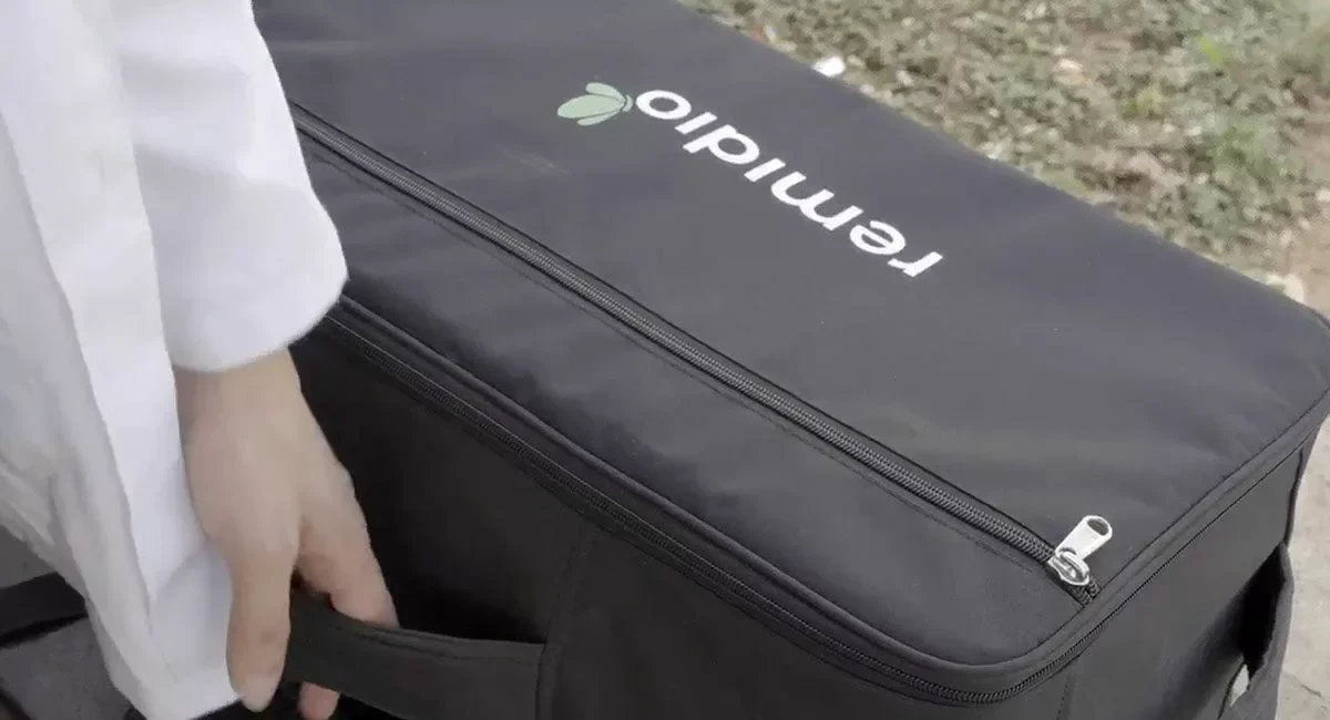 Portable Complete Eye Exam Kit | Remidio InstaEyeClinic™ - Remidio